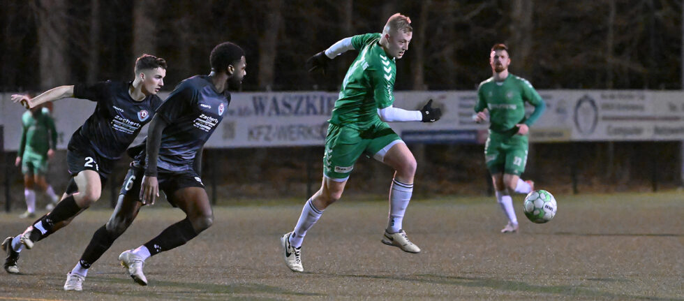 Chancenlos im Test gegen Dynamo | FC Schönberg 95